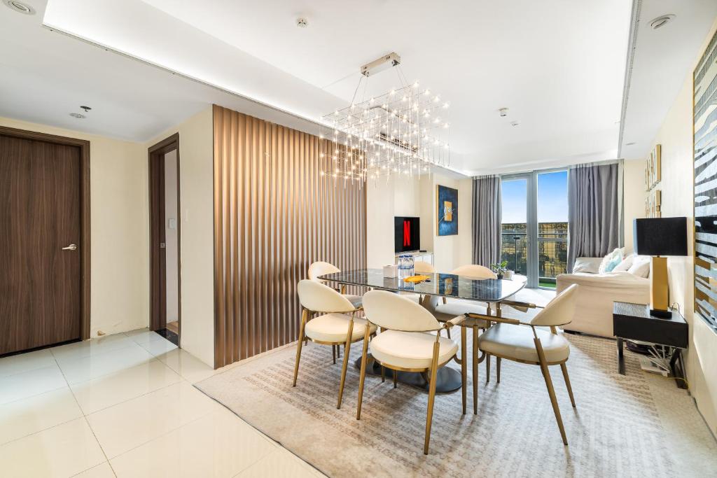 Elegant 2BR City View near City of Dreams, Okada, Solaire, PARQAL ...