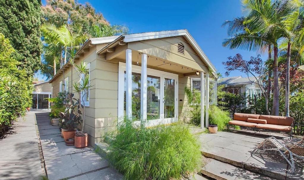 Venice Bungalow Near Abbot Kinney and Beach, Los Angeles (prezzi ...