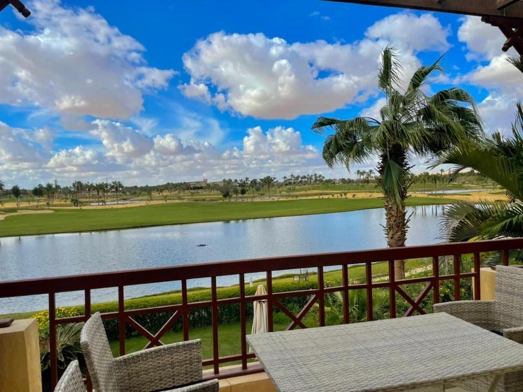 3BR Black&White ModernChalet Rooftop Lagoon View, Ain Sokhna (uppdaterade priser för 2026)