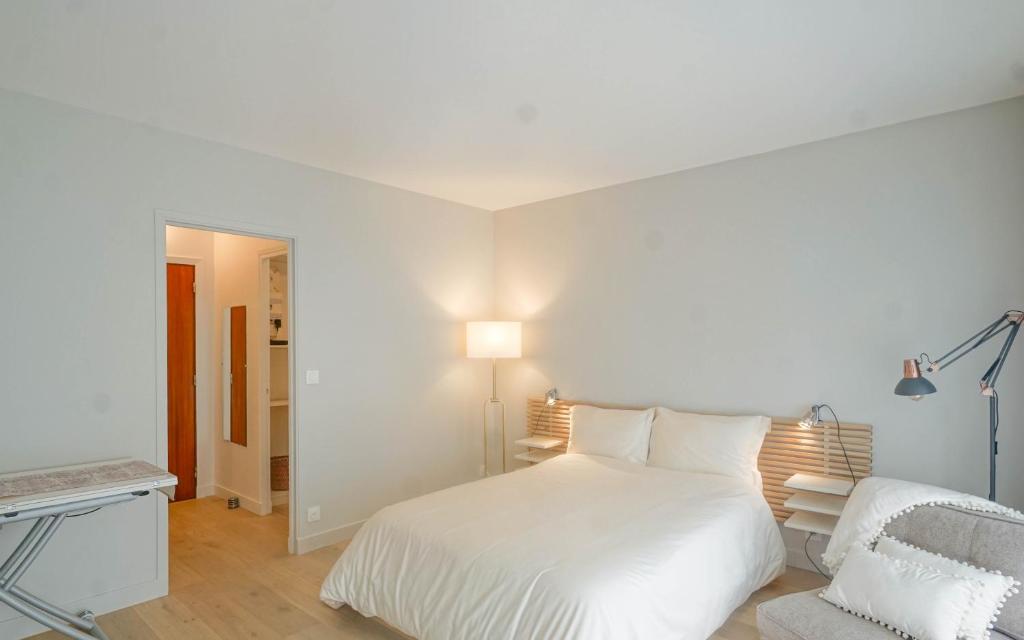 Cosy bright appartment with terrasse, close to Eiffel Tower, Seine ...