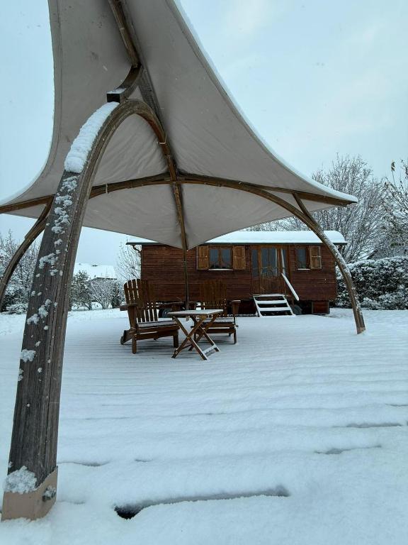 Y Hôtes - La Roulotte de la Lierre, Fillinges (актуальные цены 2026 года)