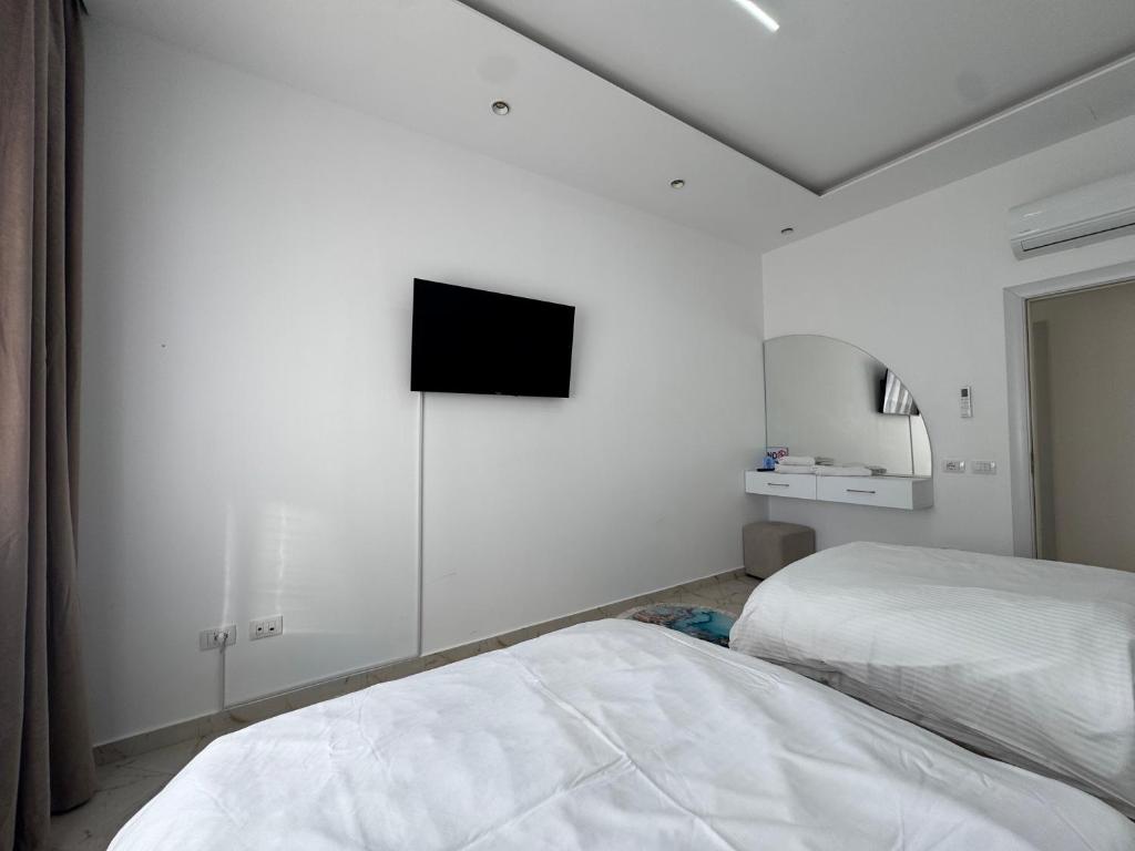 Luxury Seafront 2-Bedroom 2-Bathroom Apartment with Terrace Full Sea ...