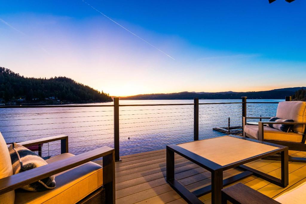 Waterfront Winter Escape Luxury Bay Views, Harrison (updated prices 2026)