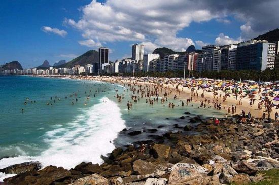 Seu quarto no Leme á pássos da praia, Rio de Janeiro (mga updated na ...