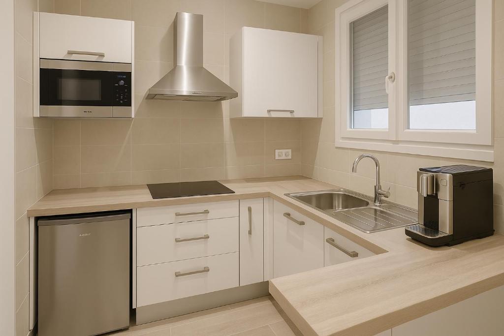 Nice , face à la mer , proche de l'aéroport , promenade des anglais ...