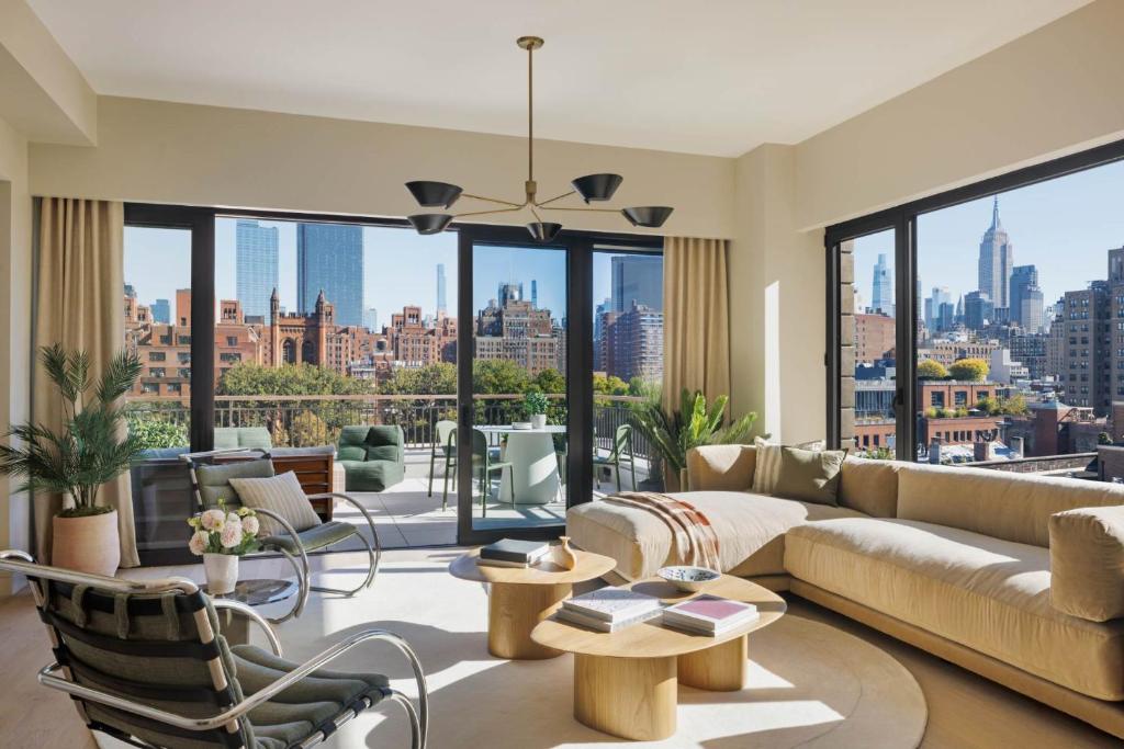 Gallery Nine by Rove Travel 2BR Condo w Balcony, New York (prezzi ...