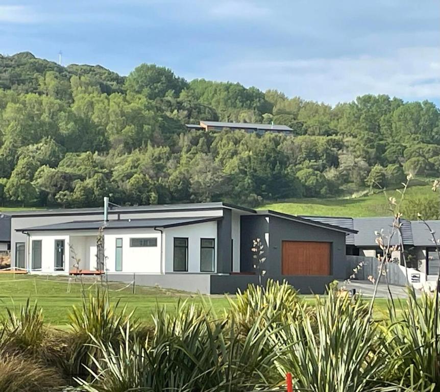 凱庫拉的Ocean Ridge Luxury Retreat - Opposite Hole 13!（2026 年最新房價）