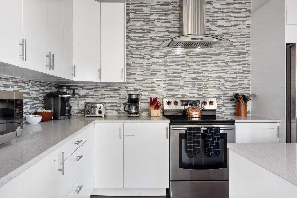 Spacious Home Garage Near Fountain Square-Family Friendly, Indianapolis ...