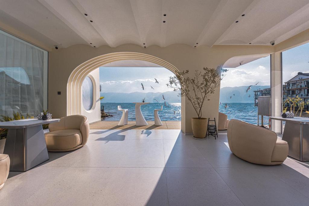 Tricolor Cloud River (Erhai Lake, Shuanglang, Dali · Snow Inn), Dali ...