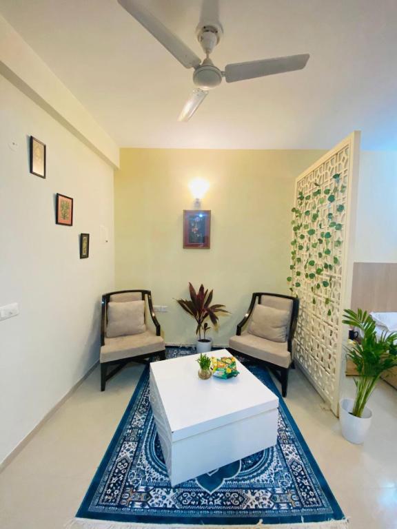 1RK Studio near Prem Mandir in Vrindavan, Вриндавана (актуальные цены ...