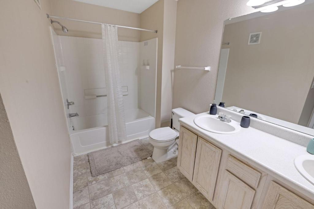 Modern Comfort w Balcony, Kitchen & WiFi, Lakeview Park (tarifs ...