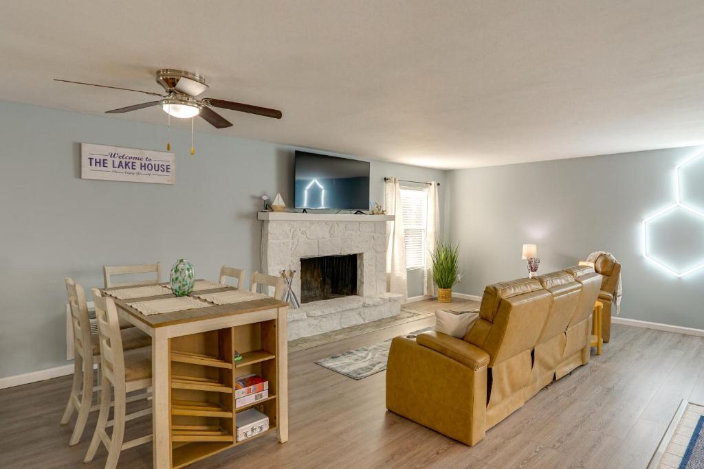Lake Resort Access and On-Site Pool at Ozarks Home!, Damsel (preços ...
