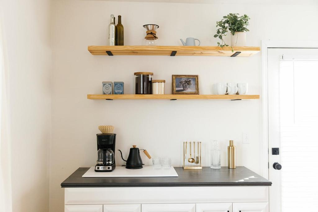 "The Dawning House" - Peaceful Modern Stay w/ Yard, Georgetown ...