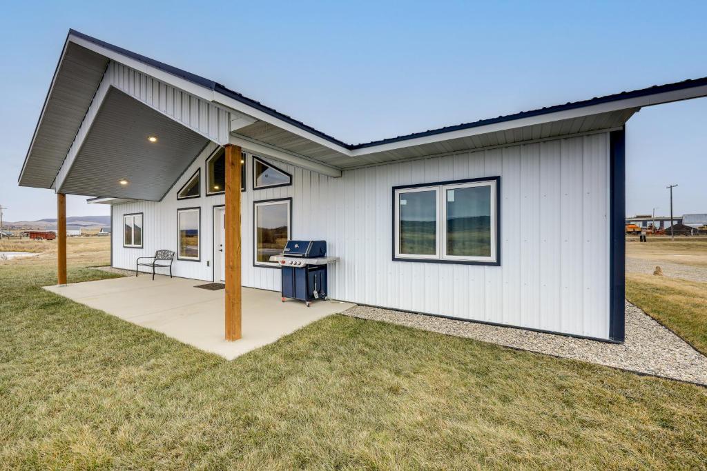 New-Build, Mtn-View White Sulphur Springs Home!, White Sulphur Springs ...