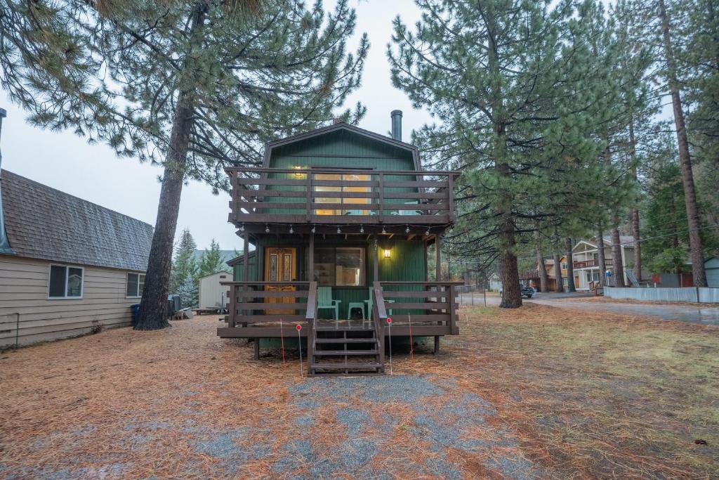 Big Bear Moonridge Escape - Walk to local shops, Smart TV, Fireplace ...