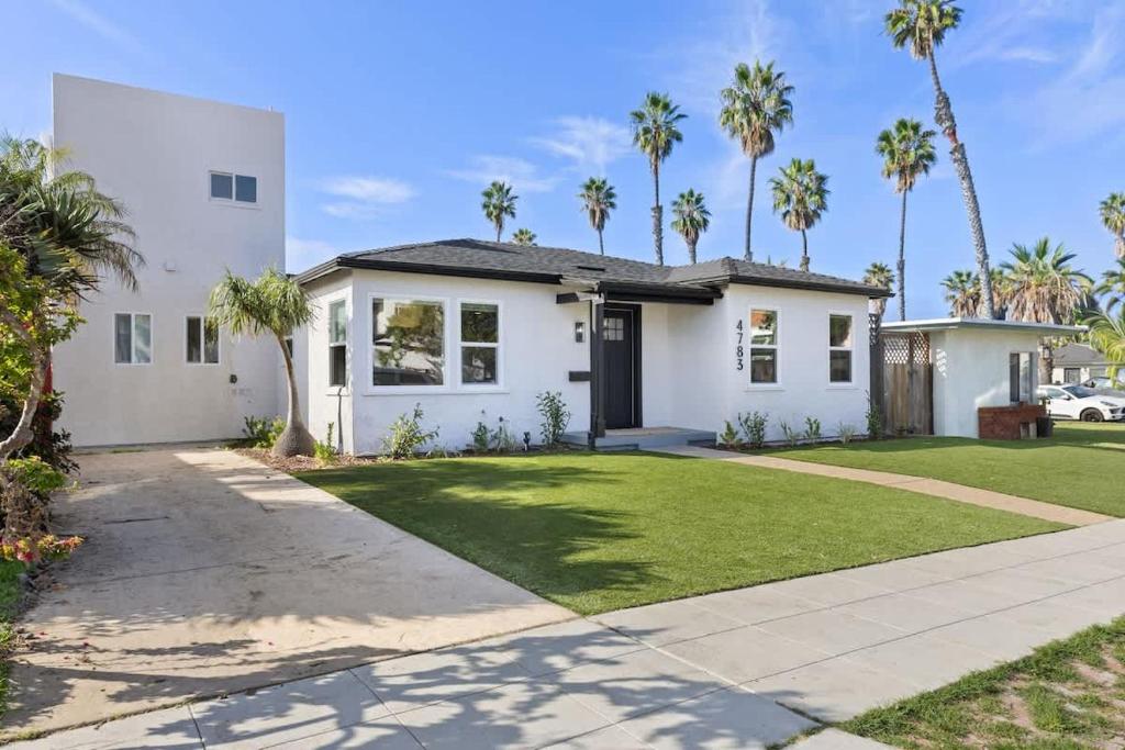 One Block to Beach 4BR Game Room and Parking, San Diego (prezzi ...