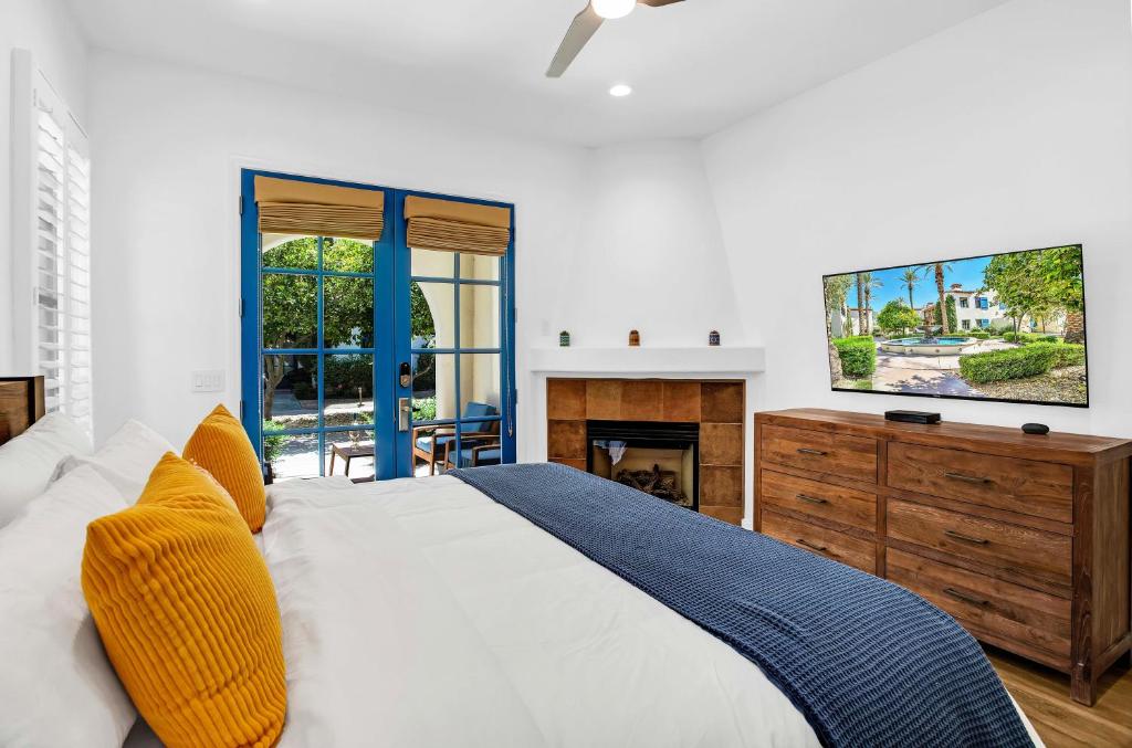 Modern King Studio Legacy Villa near Main Pool (B), La Quinta ...