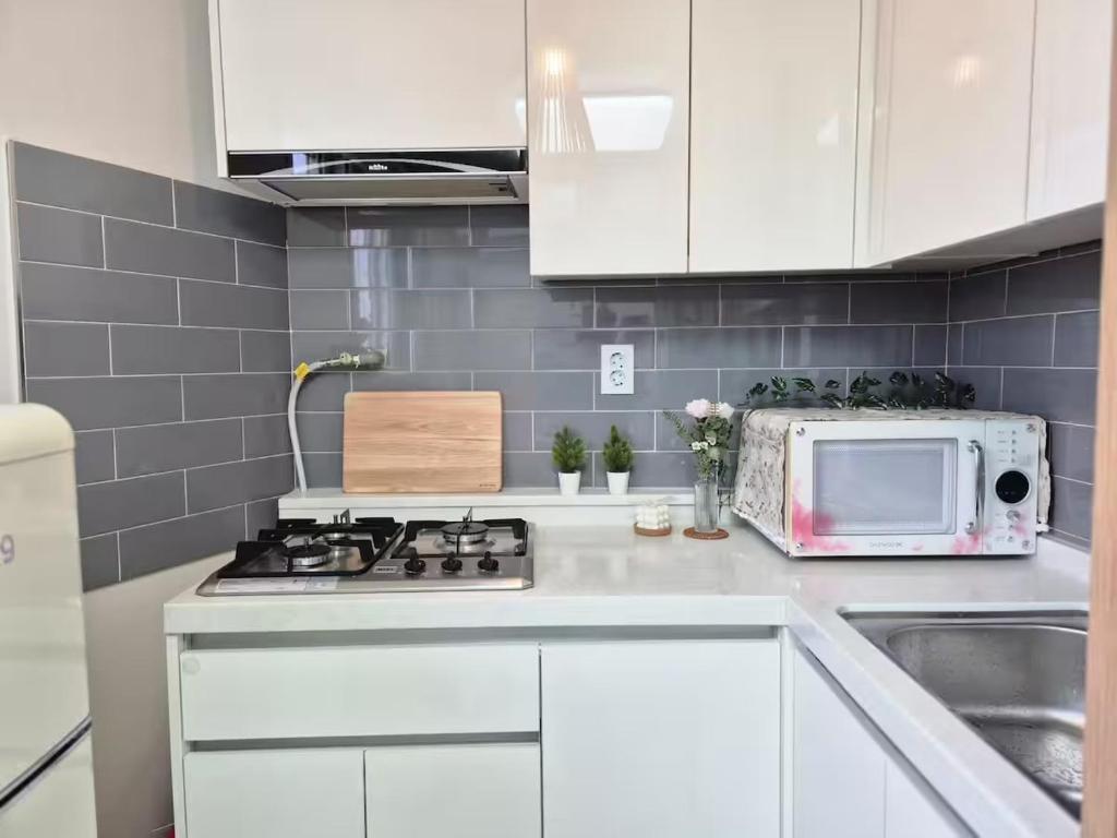 2 minutes walk from Sangsu Station Private terrace & Seoul night view ...