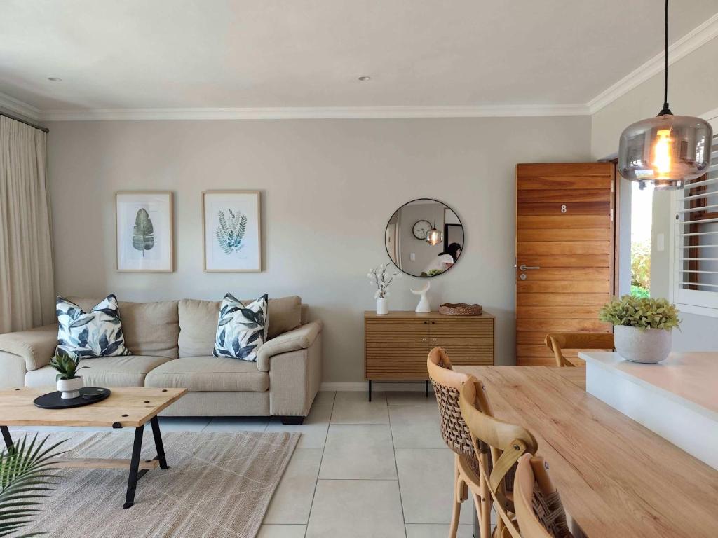 The Whale Tale - 2BD Pool & 800m to Solar Beach, Plettenberg Bay ...