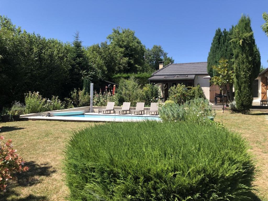 detached house, garden and private pool, Rouffiac (tarifs actualisés, 2026)