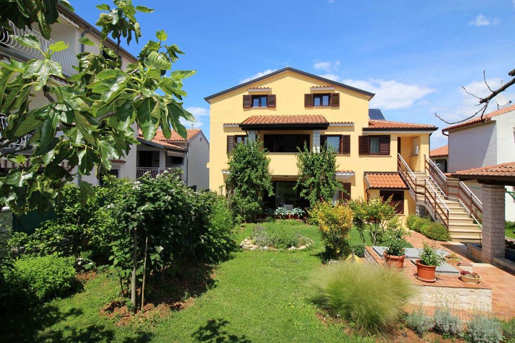 Charmantes Apartment nur 700 Meter zum Strand mit Garten, Waschmaschine ...