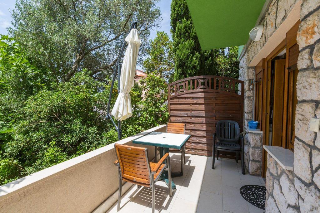 Mediterranes Apartment nur 70 Meter zum Strand mit Meerblick, Parkplatz ...