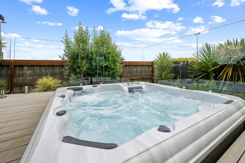 Crystal Palace Kilcunda Luxury Coastal Stay with Ocean Views, Spa ...