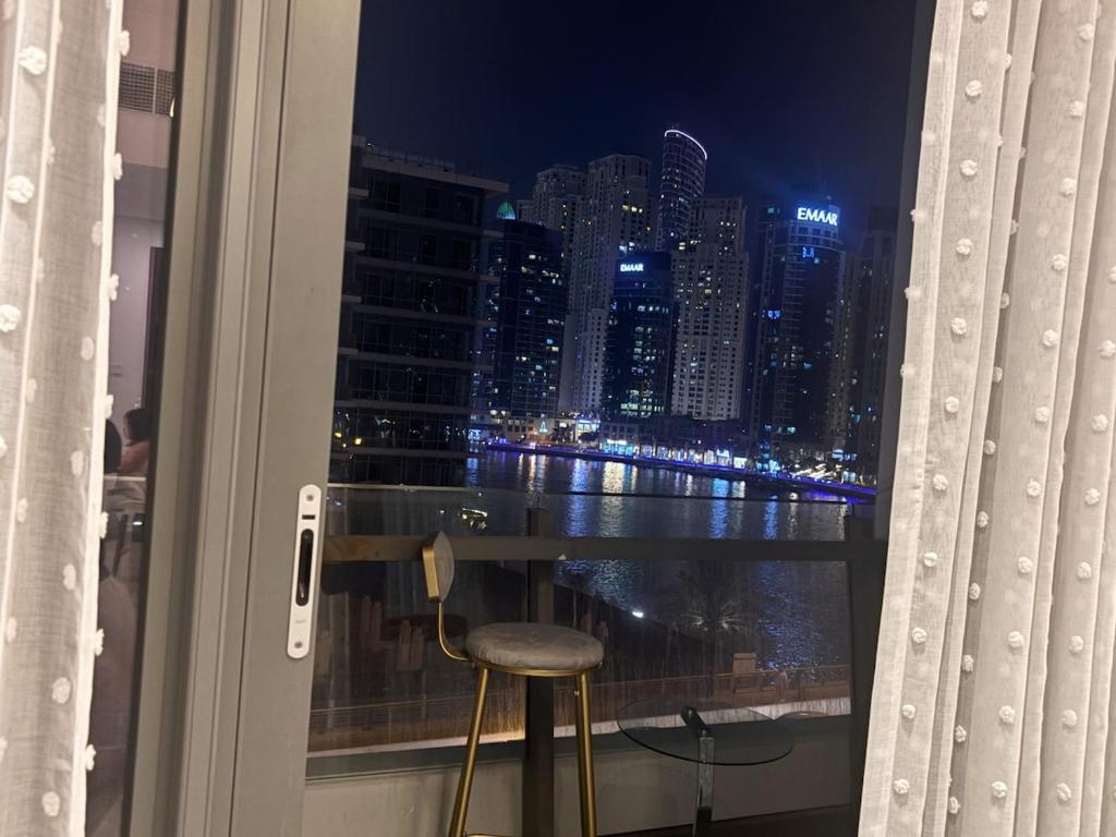 Marina View 2 BR, Mall and Yacht at grand floor, Dubai (prezzi ...