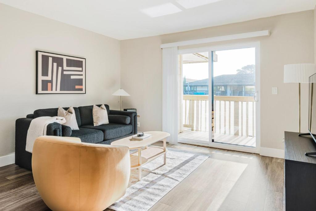 Blueground Foster City pool nr Lagoon Park SFO-2096, Foster City ...