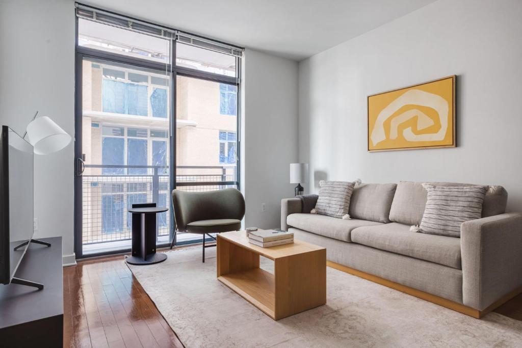 Blueground Woodmont Triangle pool nr Cabin John Park WDC-891（Woodmont ...