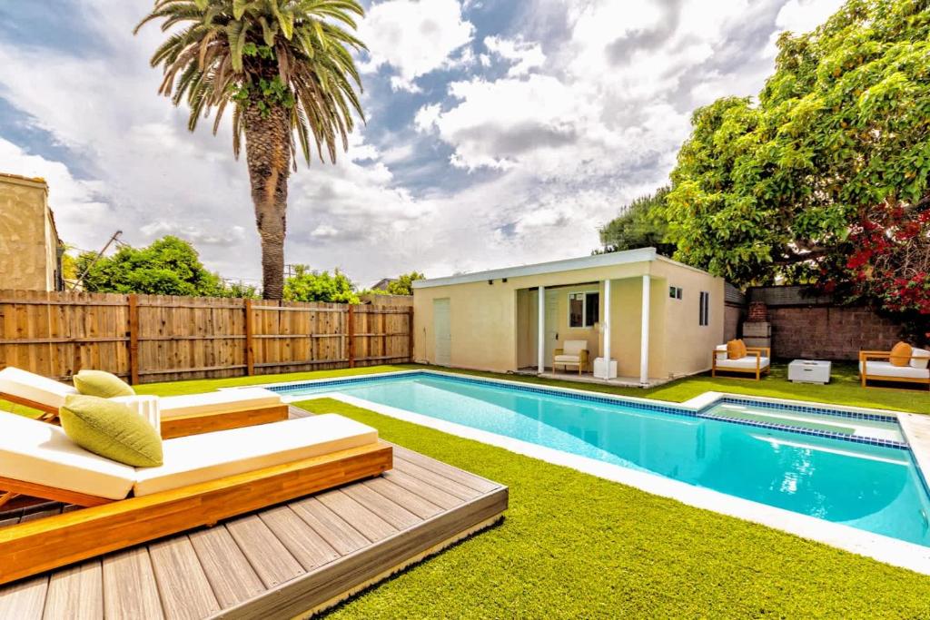 Relaxing 4BR LA Home Private Pool & Fire Pit, Los Ángeles (precios ...