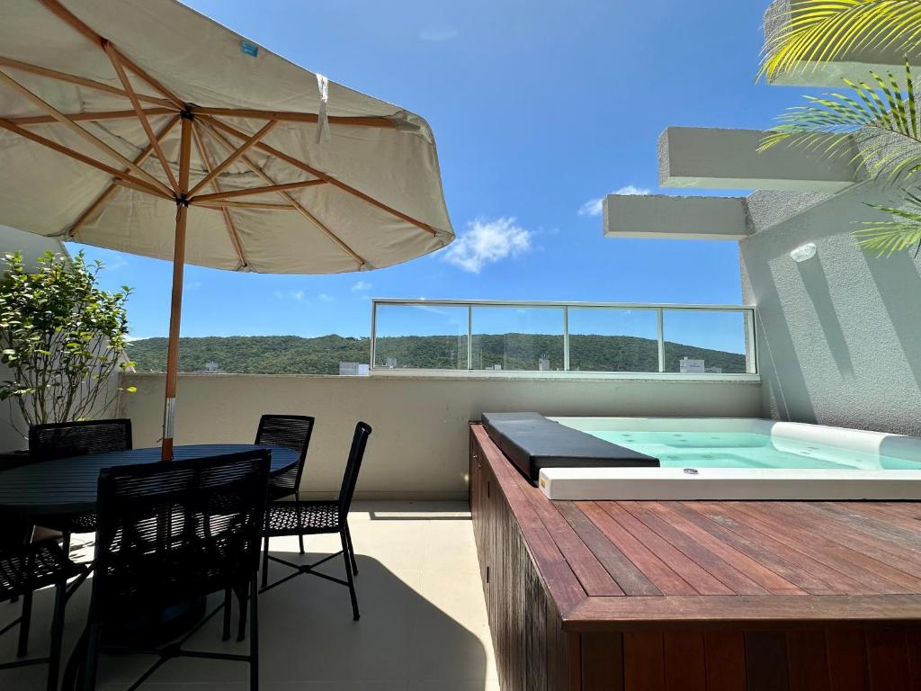 Cobertura finamente mobiliada com jacuzzi, Bombinhas (preços ...