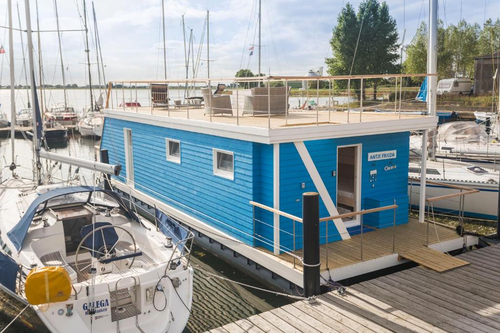 Ferienhaus auf dem Wasser - Hausboot Antje Frieda, Fehmarn ...