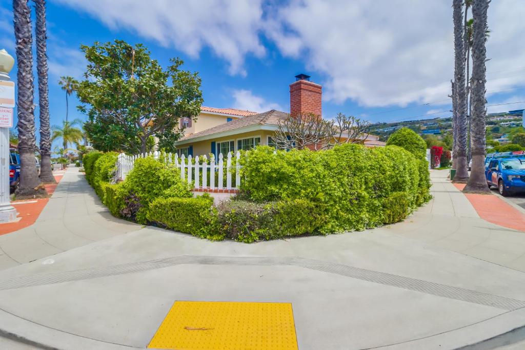 La Jolla Shores Hideaway is located 2 blocks from the Beach - dog ...