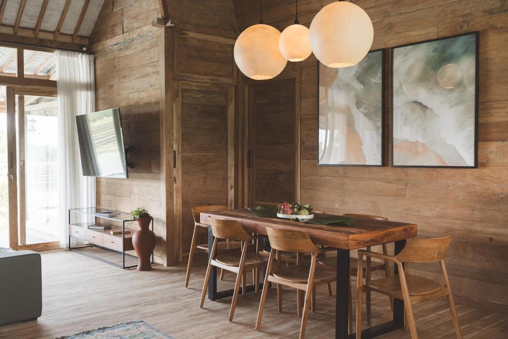 Stylish 3BR Wood Villa, Pool, Epic Ricefield View, Tumbak Bayuh ...