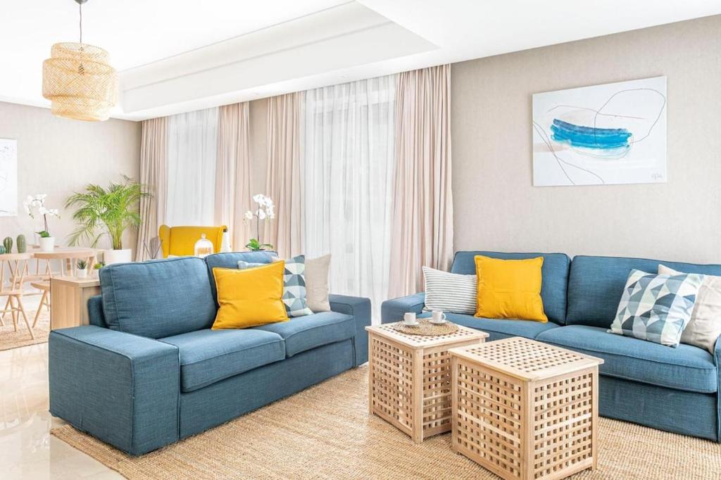 CFC, cozy 2 bedrooms apartment living room, Casablanca (tarifs ...