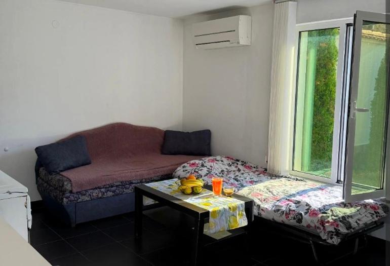 Arya cottage, Mājra (updated prices 2026)