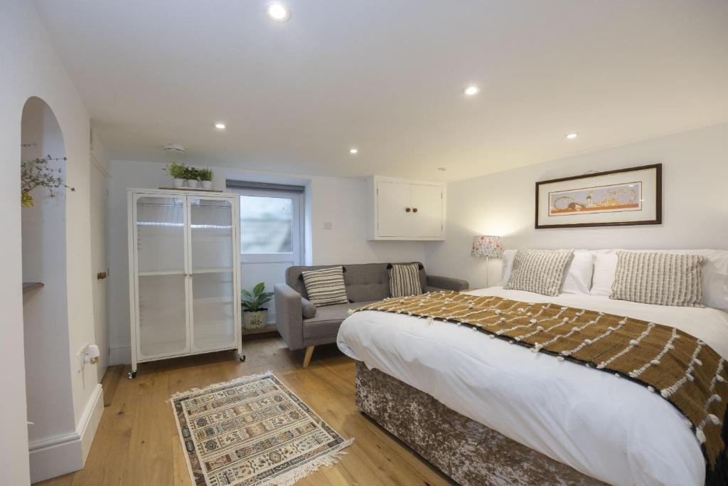 Lovely 3-Bed Home in Popular St Luke's, Cheltenham (prezzi aggiornati ...