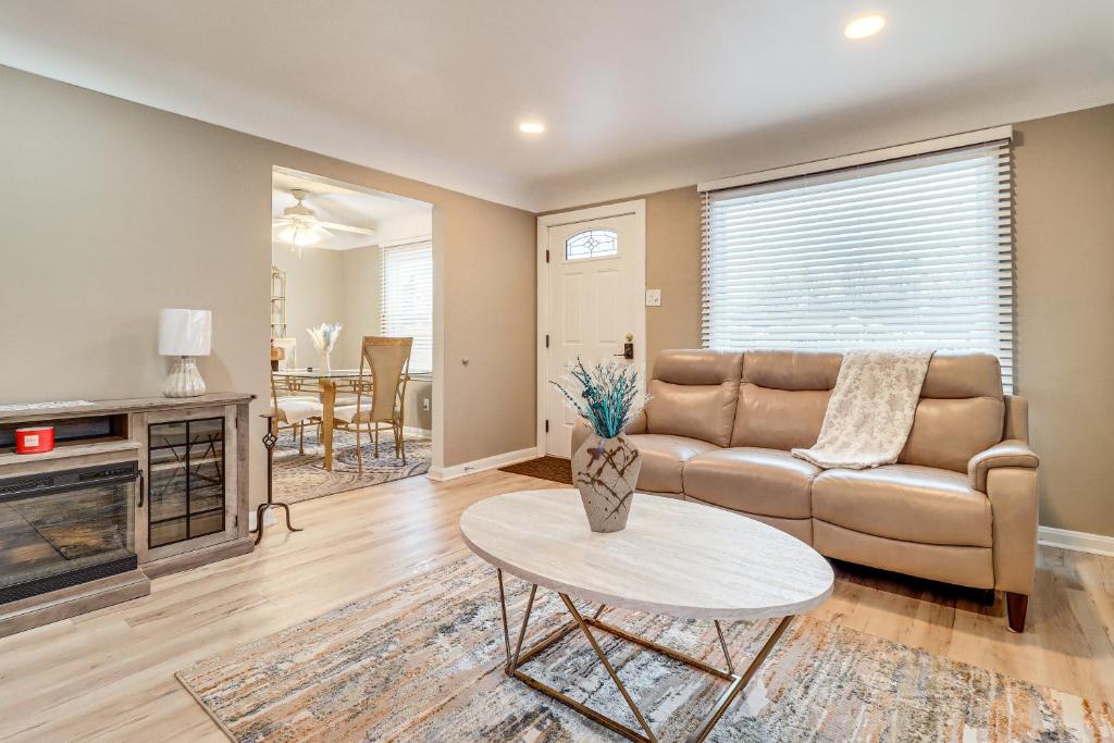 Extended Stay in Metro Detroit Home with Yard!, Inkster (updated prices ...