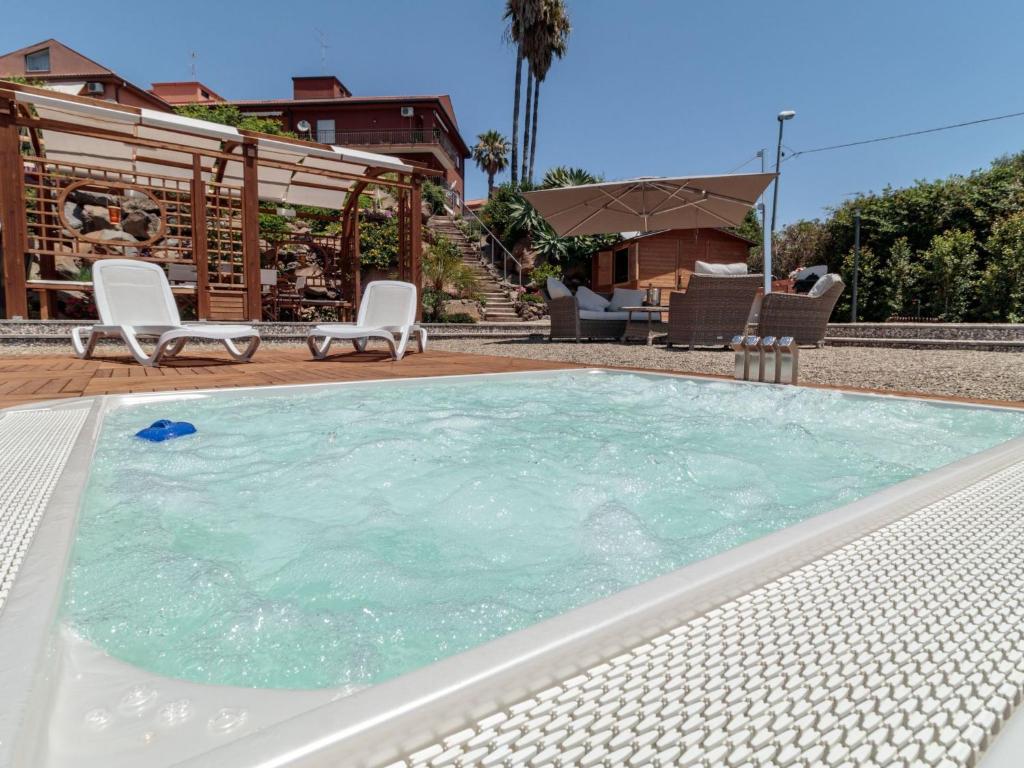 Holiday Home Zyklopenhaus- Erstaunliche Aussicht und privates Mini-Spa ...