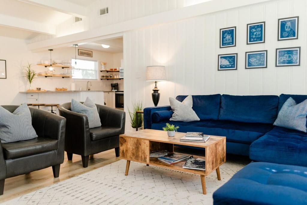 Modern Heroes Home -Game room-Family Friendly, Columbus (preços ...