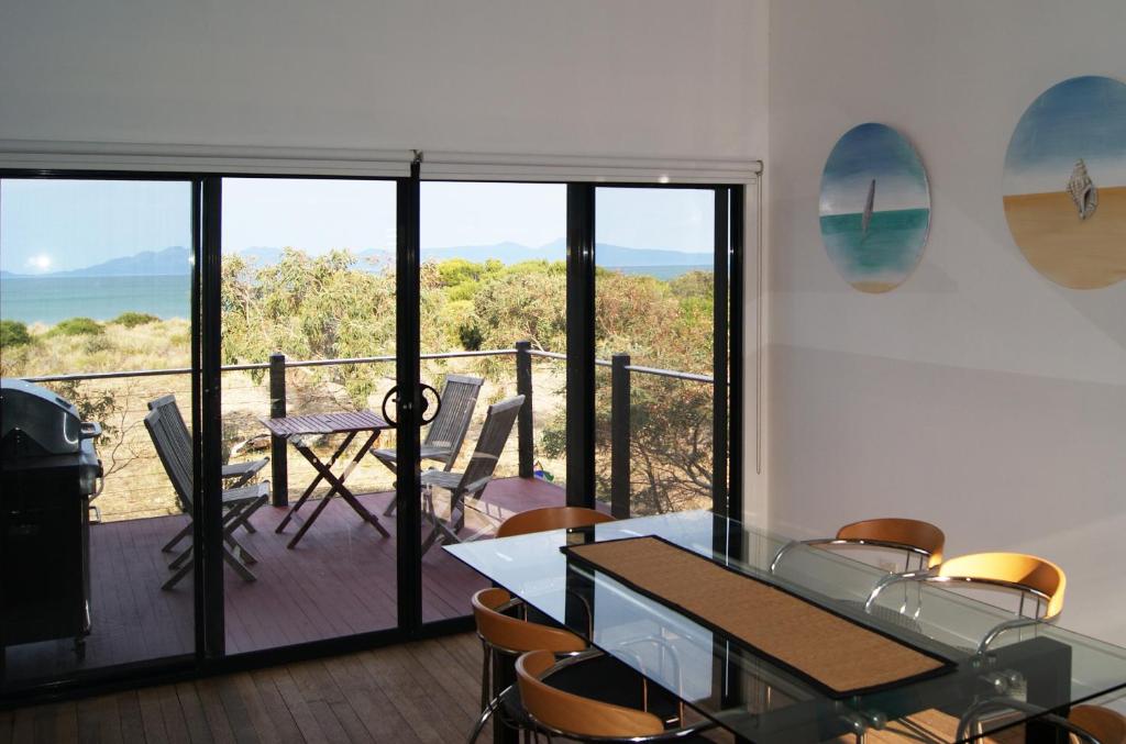 Nine Mile Escape, Swansea (updated prices 2026)