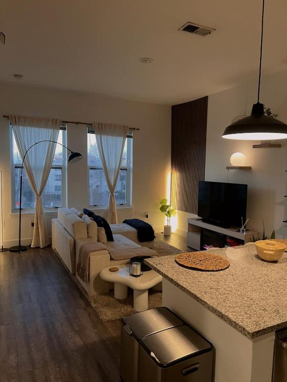 Top Floor Downtown 1BR, Stadium Views, 5 Min Walk to Stadium, Atlanta ...