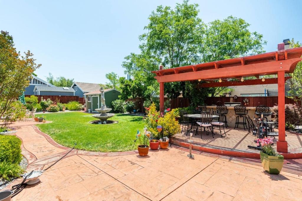 Hot Tub • Garden • Fire Pit • Gazebo • Office Room, Livermore (updated ...