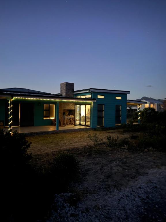 Mountain View 2-Bedroom Home Near the Beach in Pringle Bay, Pringle Bay ...