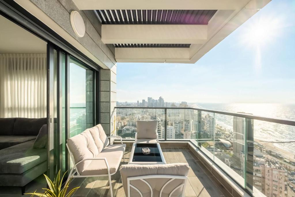 O&O Group-Prestige 4BR Breathtaking Sea Views, Bat Yam (prezzi ...