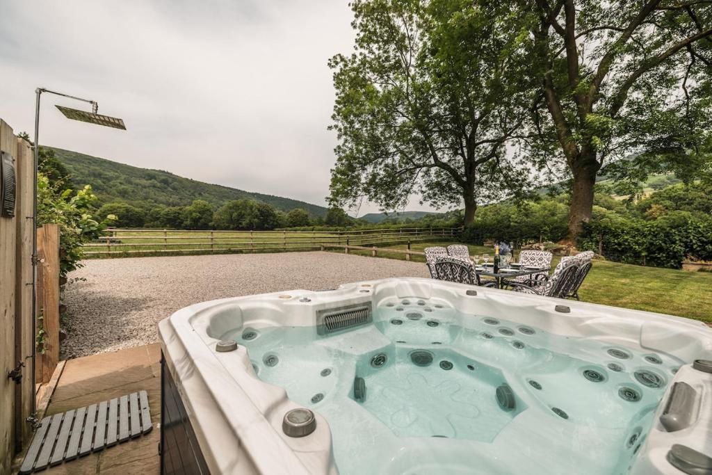 Riverside dairy in the Peak District national park, Bamford ...