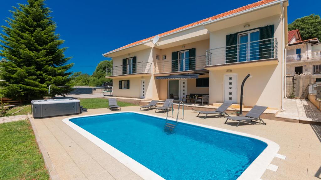 Beautiful Villa Anatea with pool in Makarska, Cista Provo ...