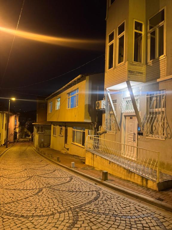 Historic Design 3-Storey Arnavutköy Home with Patio（イスタンブール）：（最新料金：2026年）