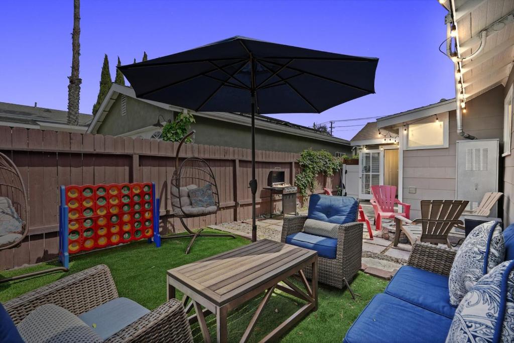 Fire pit, Game Room & BBQ - Family-Friendly Home, Лонг-Бич (актуальные ...